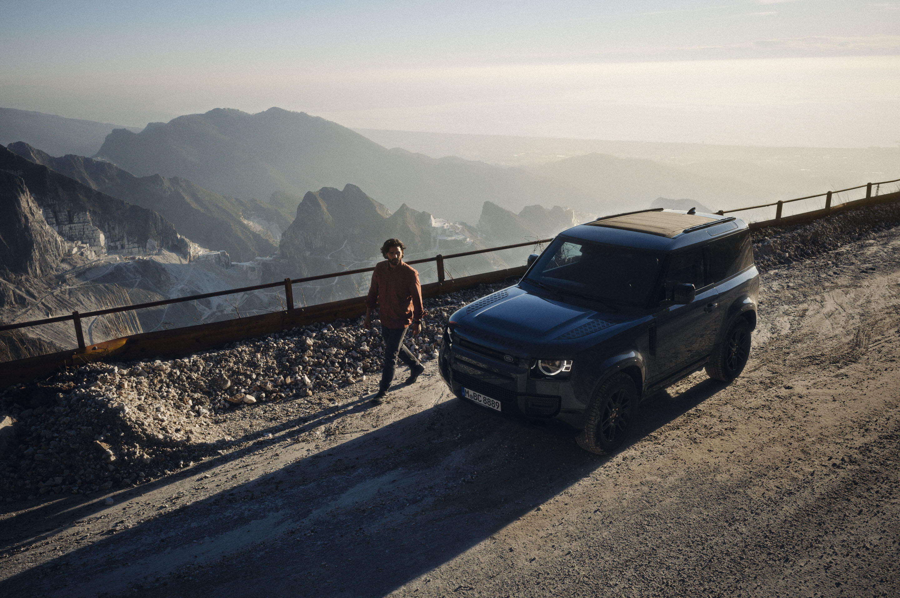 Landrover Defender Adventure in the Mountains